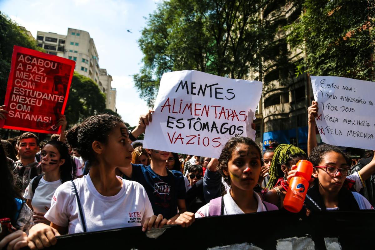 Outubro O Tempo Da Democracia Fundação Astrojildo Pereira
